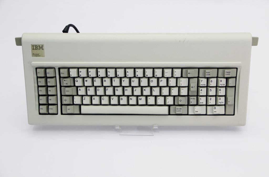 I got my Apple Pro keyboard in today! It may not be mechanical but it's ...