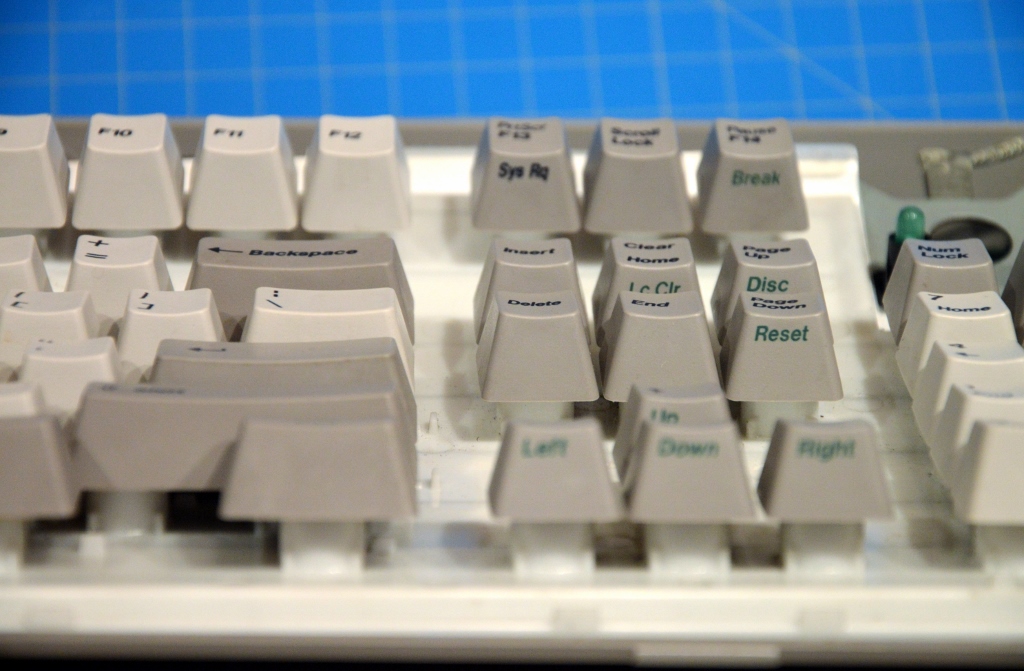 1990 AT&T buckling-spring keyboard 06-19-1990 – ClickyKeyboards