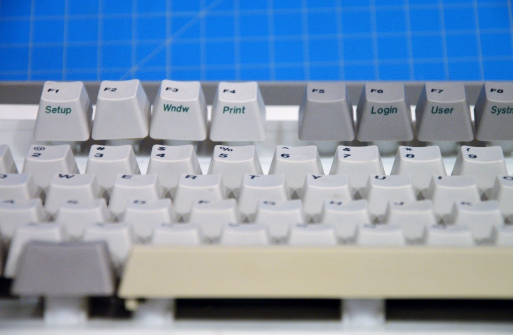 1990 AT&T buckling-spring keyboard 06-19-1990 – ClickyKeyboards