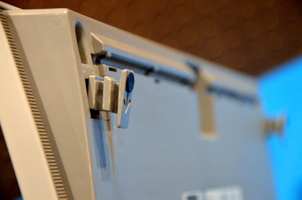 1990 AT&T buckling-spring keyboard 06-19-1990 – ClickyKeyboards