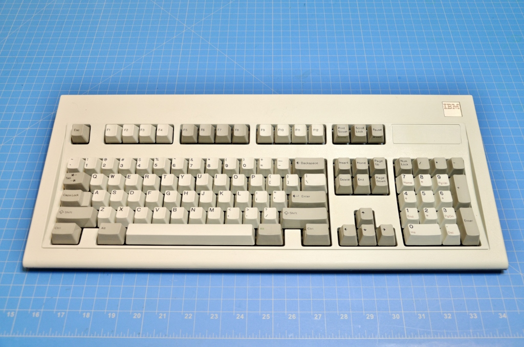 early 1986 IBM model M (1390120) Made by IBM 10 FEB 86 – ClickyKeyboards